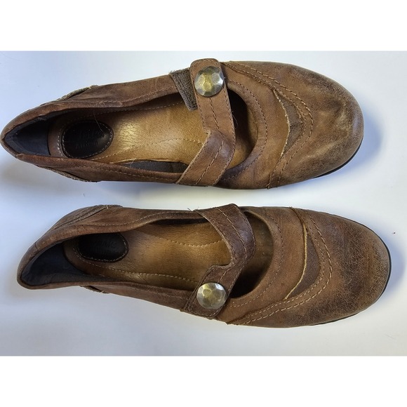 Clarks | Shoes | Clarks Artisan Brown Leather Mary Jane Flats Round Toe ...